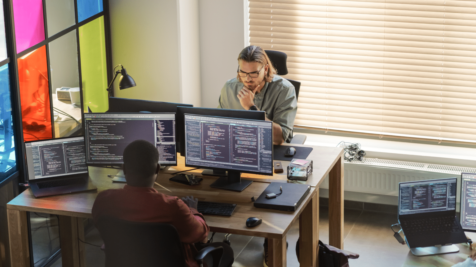 Co-Location vs. Distributed Teams: Pros and Cons | Newxel